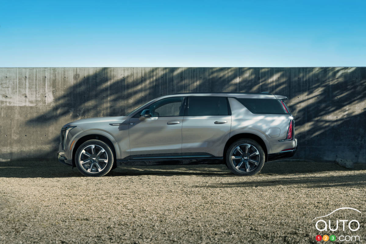Cadillac Escalade IQL 2026 : le roi de la démesure - CanadaMotorJobs.com